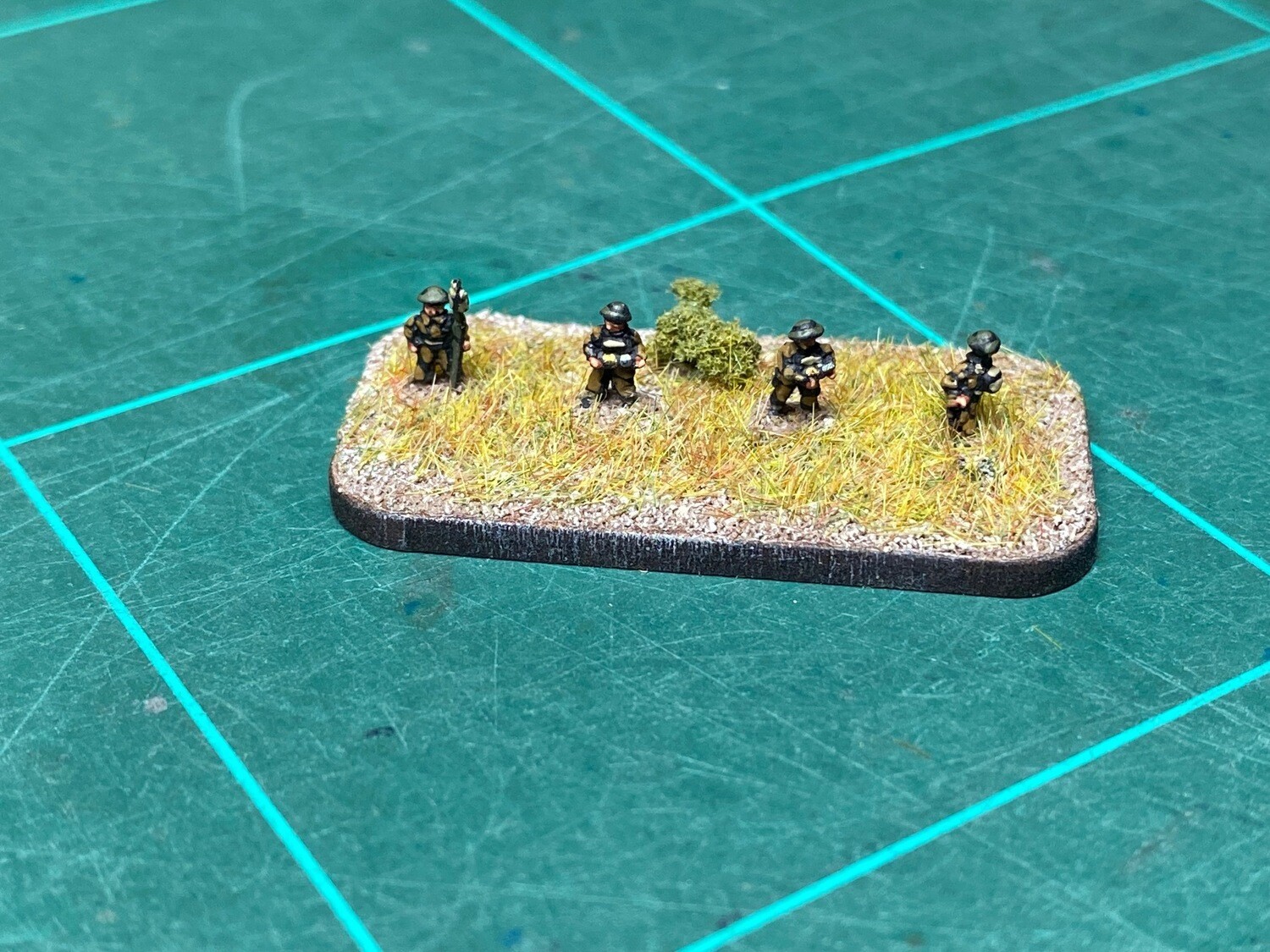 B367 British WW2 1939 BEF gun crew standing (4 figures)