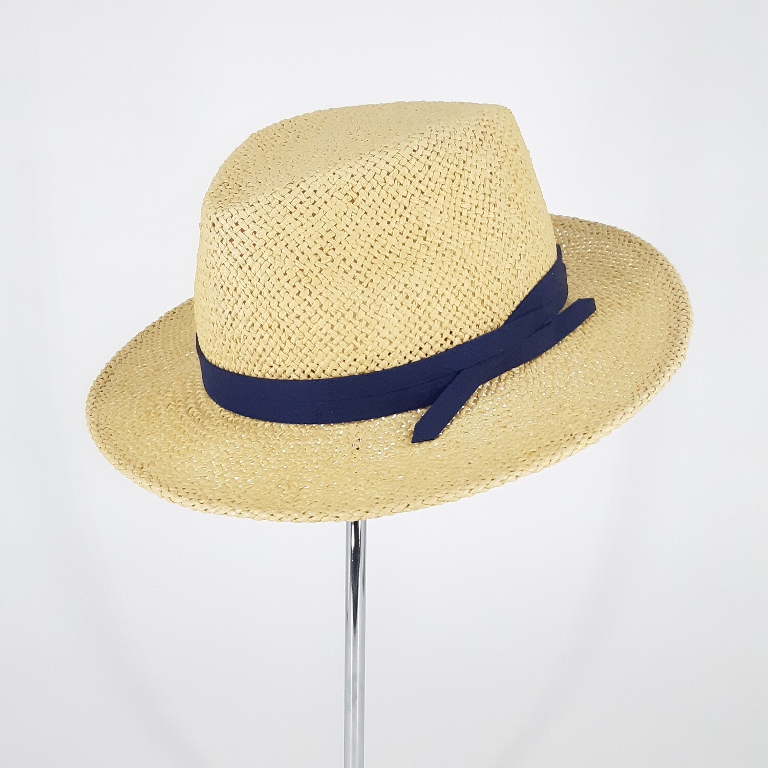 Fedora hoed in sablon papyrus, lage kroon en grote rand