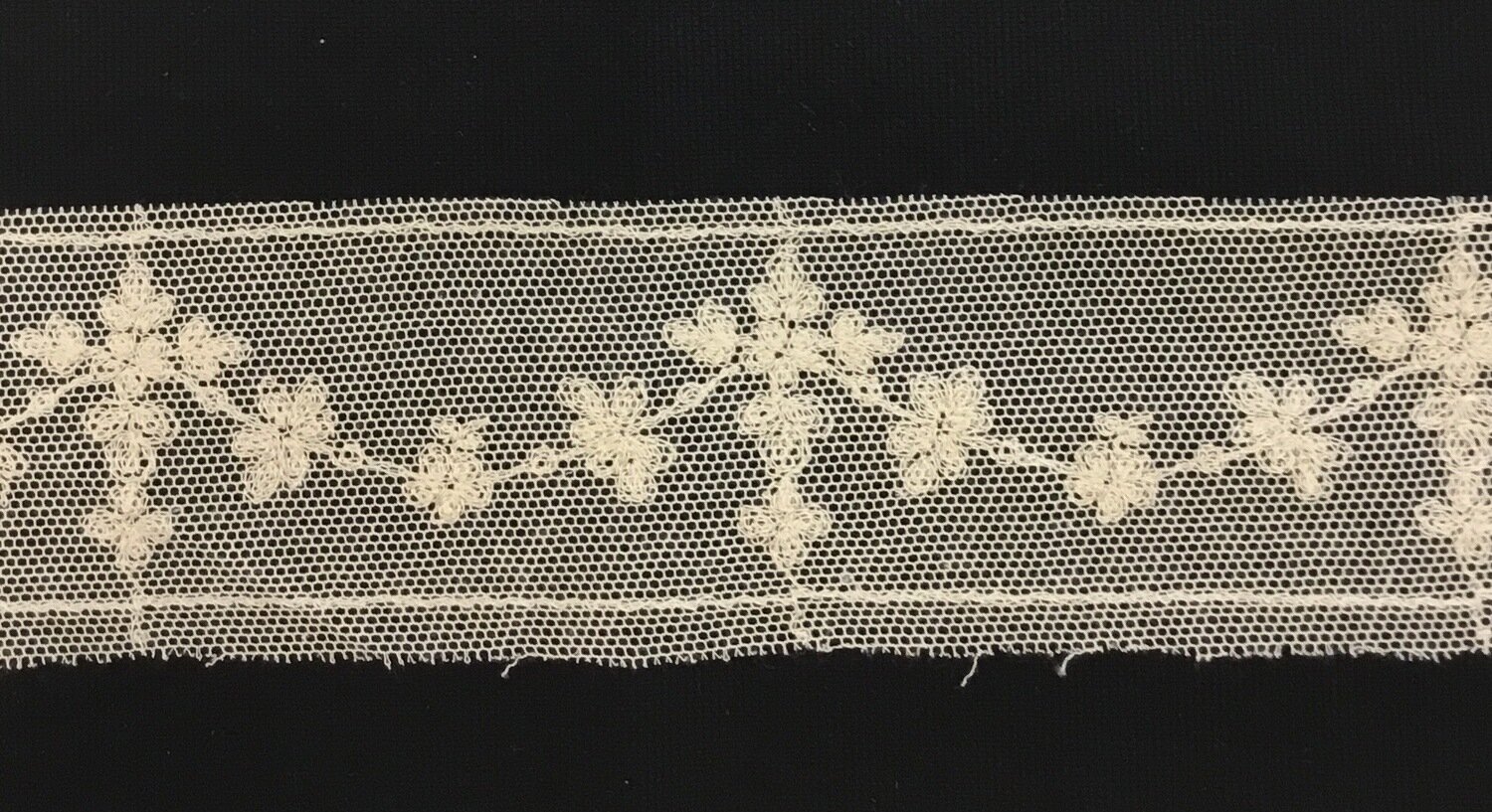 185 English Netting insertion ecru