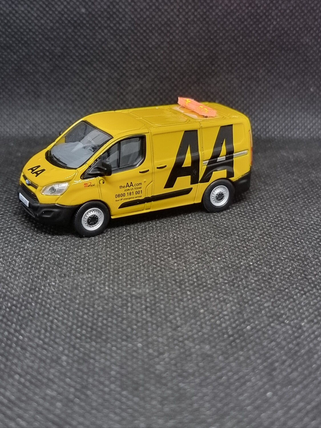 76CUS001 - Ford Transit Custom AA with Leigh Models and Hobbies Light Bar