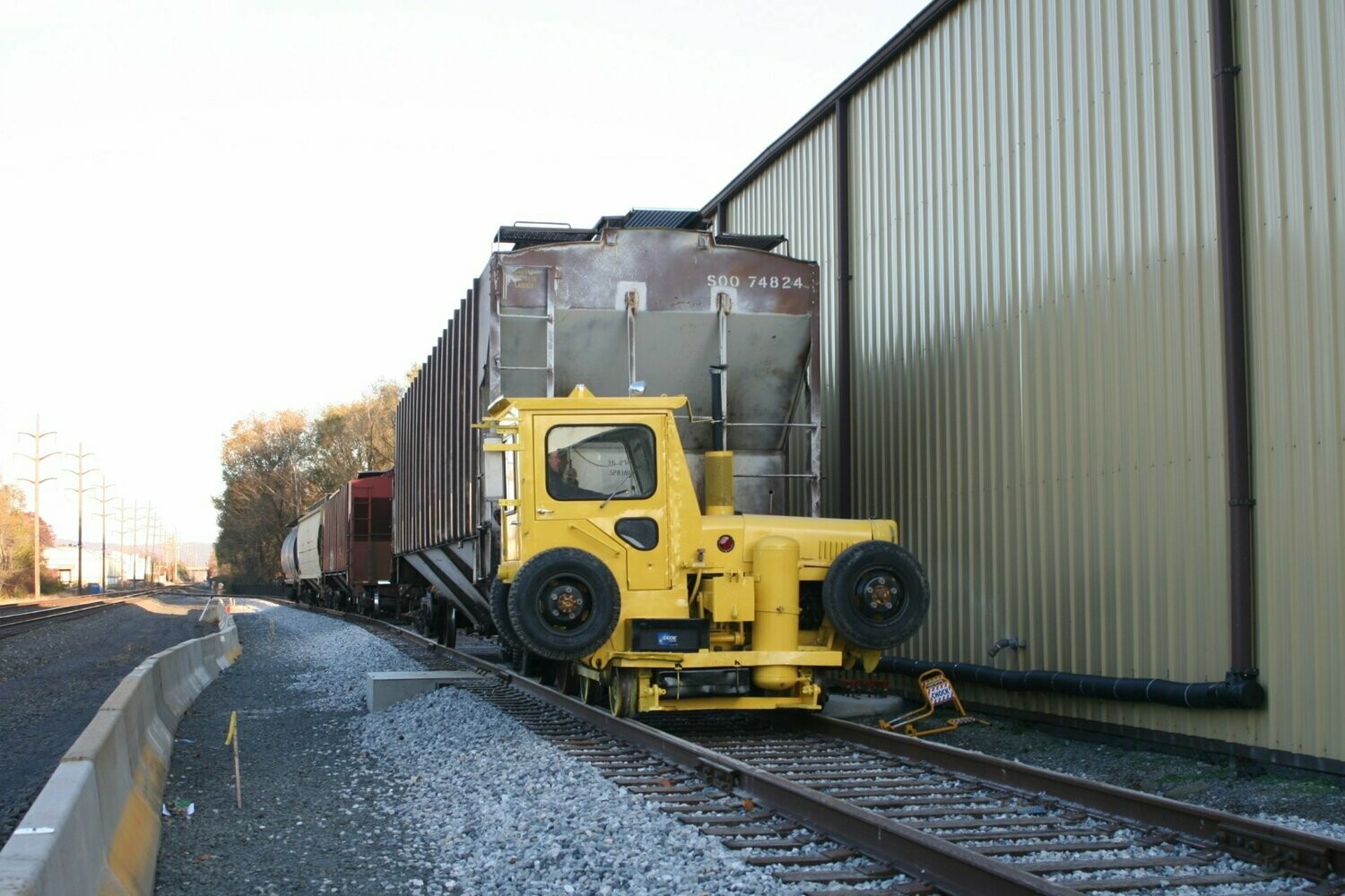 5 TM Trackmobile with train air