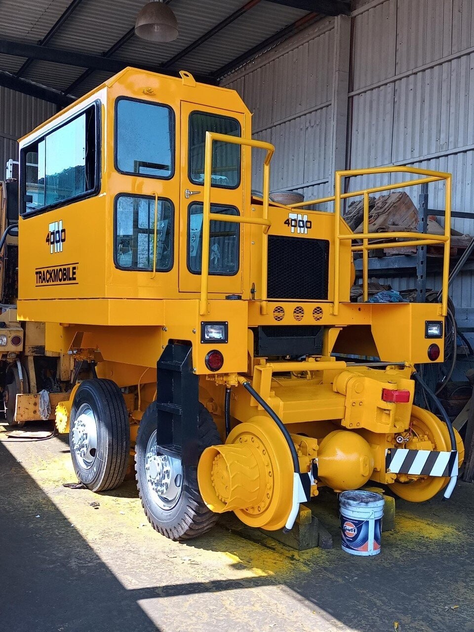 Trackmobile 4000 with rebuilt powertrain and refurbishment