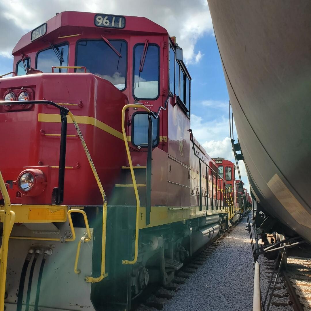 Morrison Knudsen MP 1500 locomotives- motivated seller