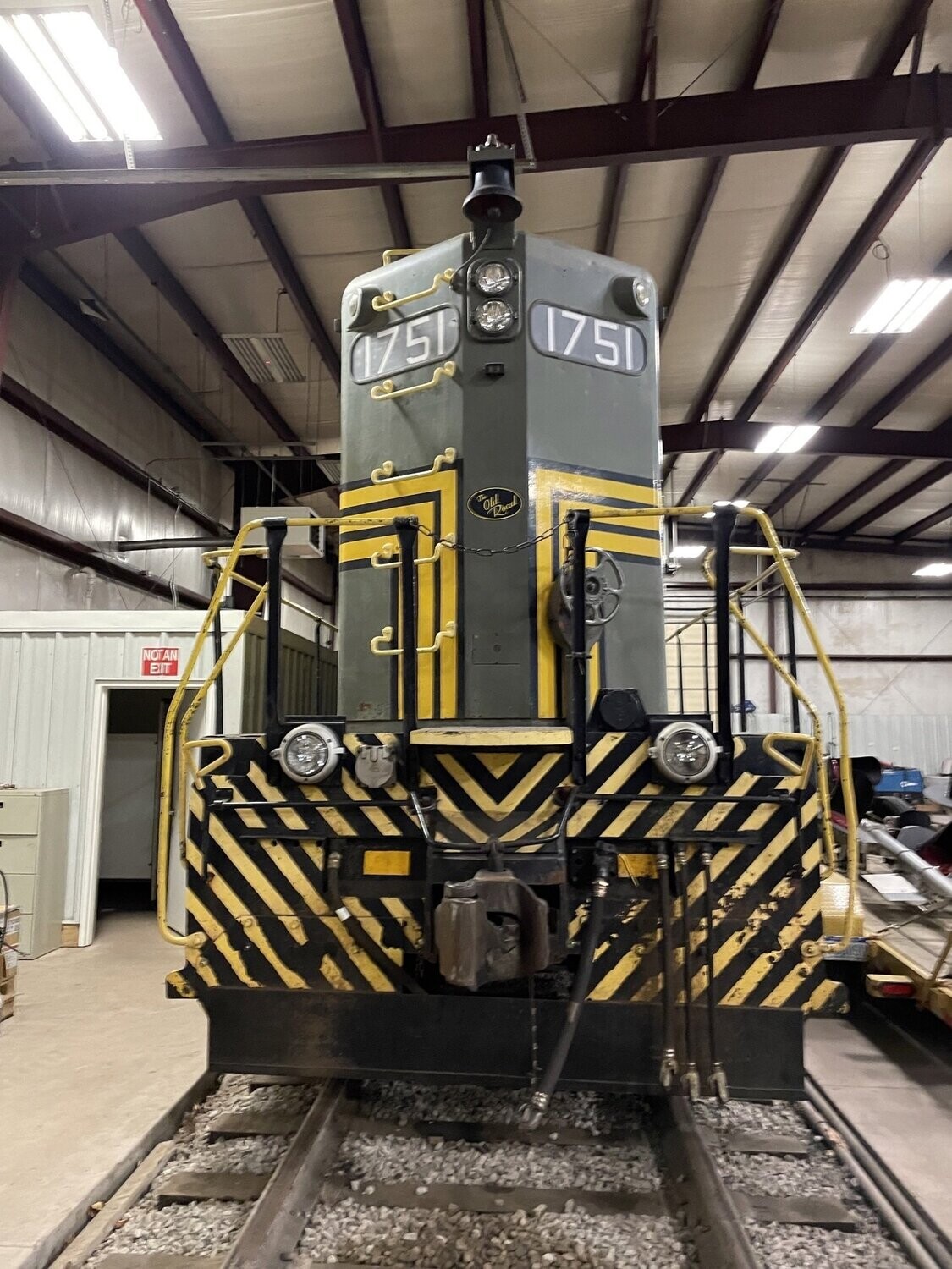 EMD GP-9s with alignment couplers