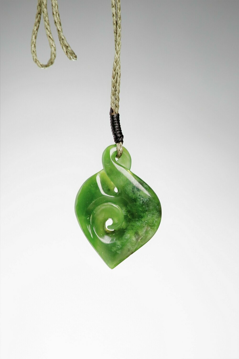Greenstone Single Twist NZ Genuine Kahotea stone - Moatakitaki