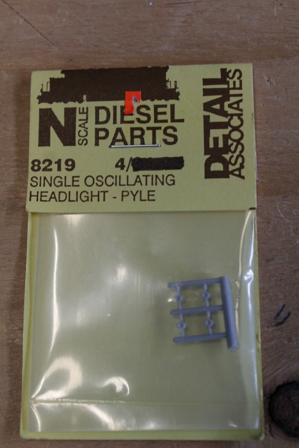 DETAIL ASSOCIATES 8219-4 SINGLE OSCILLATING PYLE HEADLIGHT
