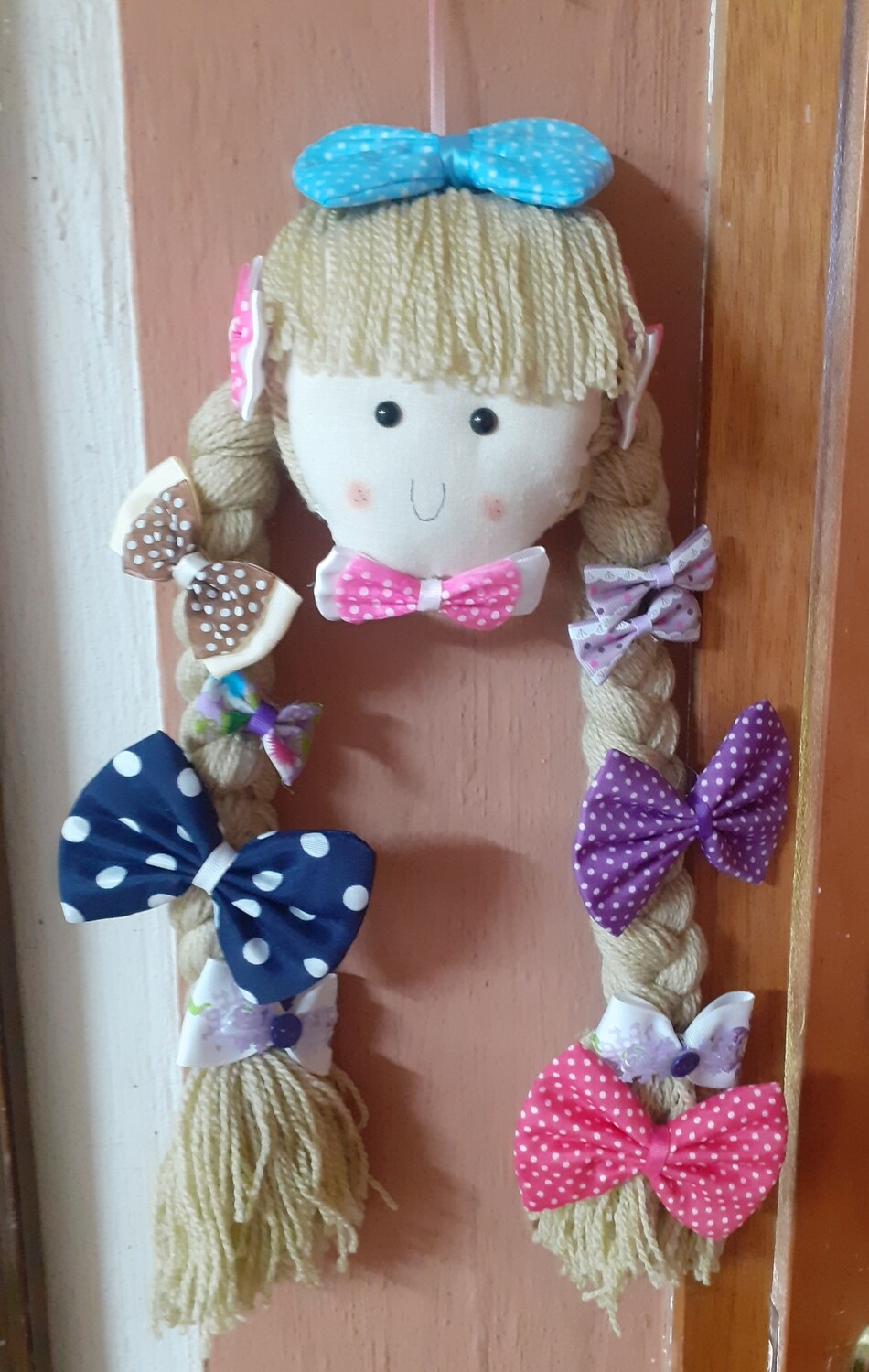 Muñeca porta moños