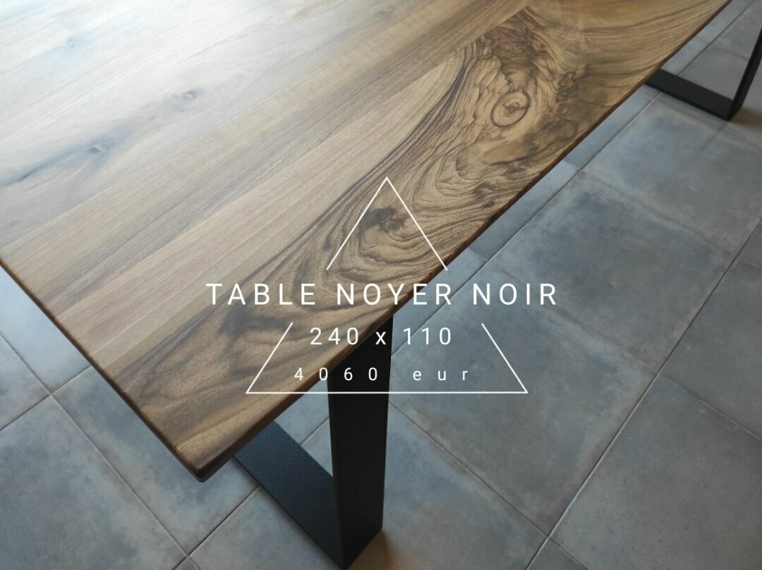 Table en noyer noir massif de 240 x 110
