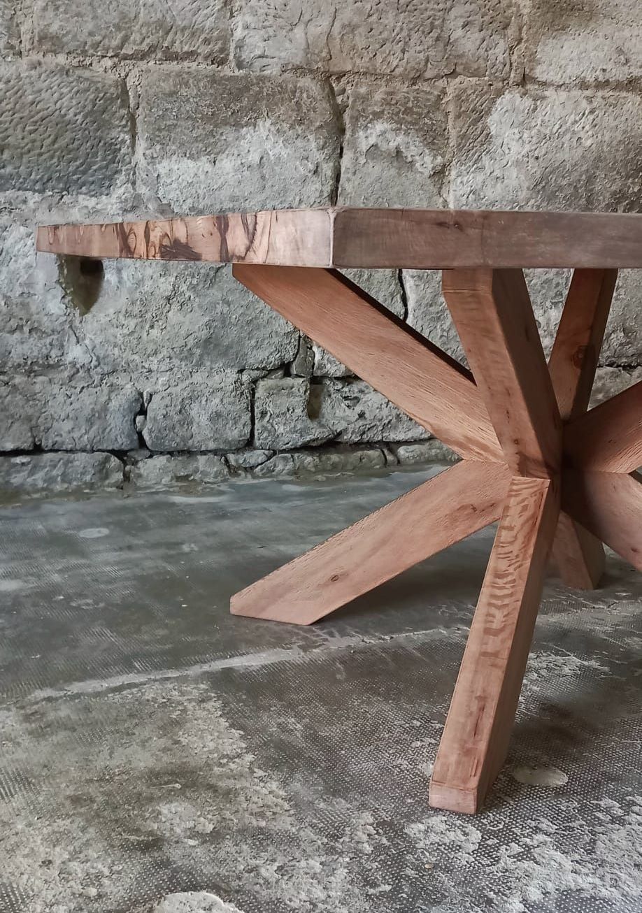 Tables tout en bois