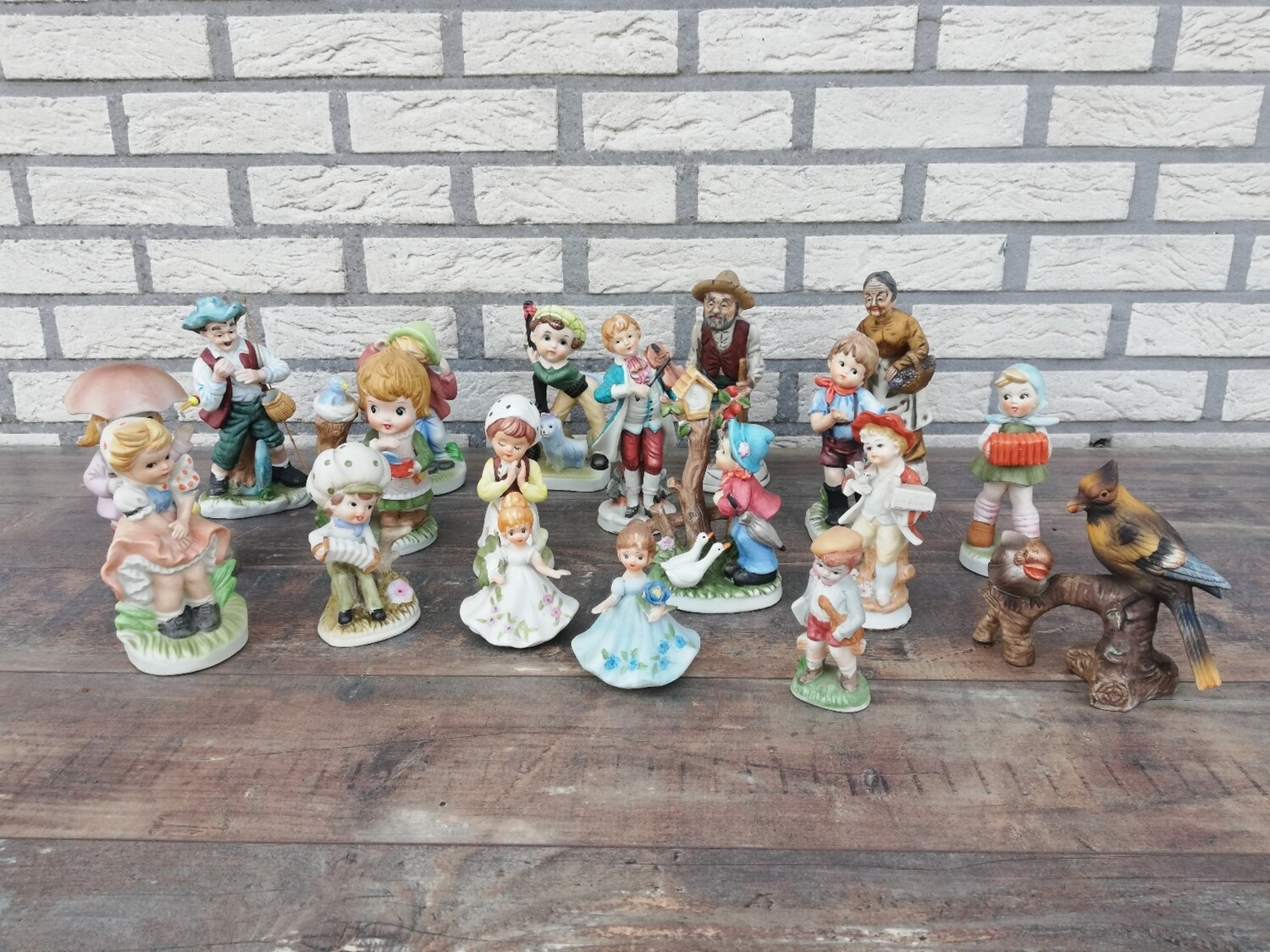 Collectie porseleinen beeldjes