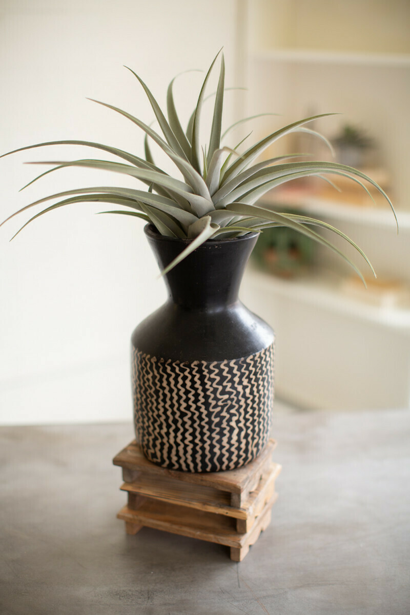 Black & White Clay Lenca Vessel W/Zig Zag Pattern