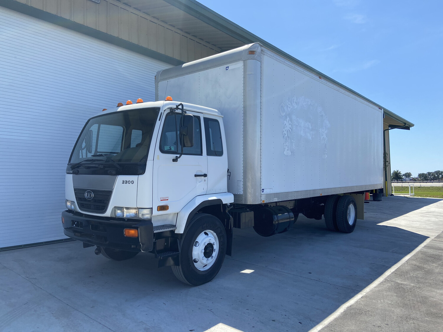 2007 Nissan UD 3300 w/26’ft Morgan High Cube Box
