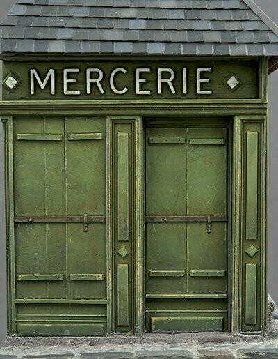 UM448 Old wood storefront N° 2 closed 9.5 cm wide