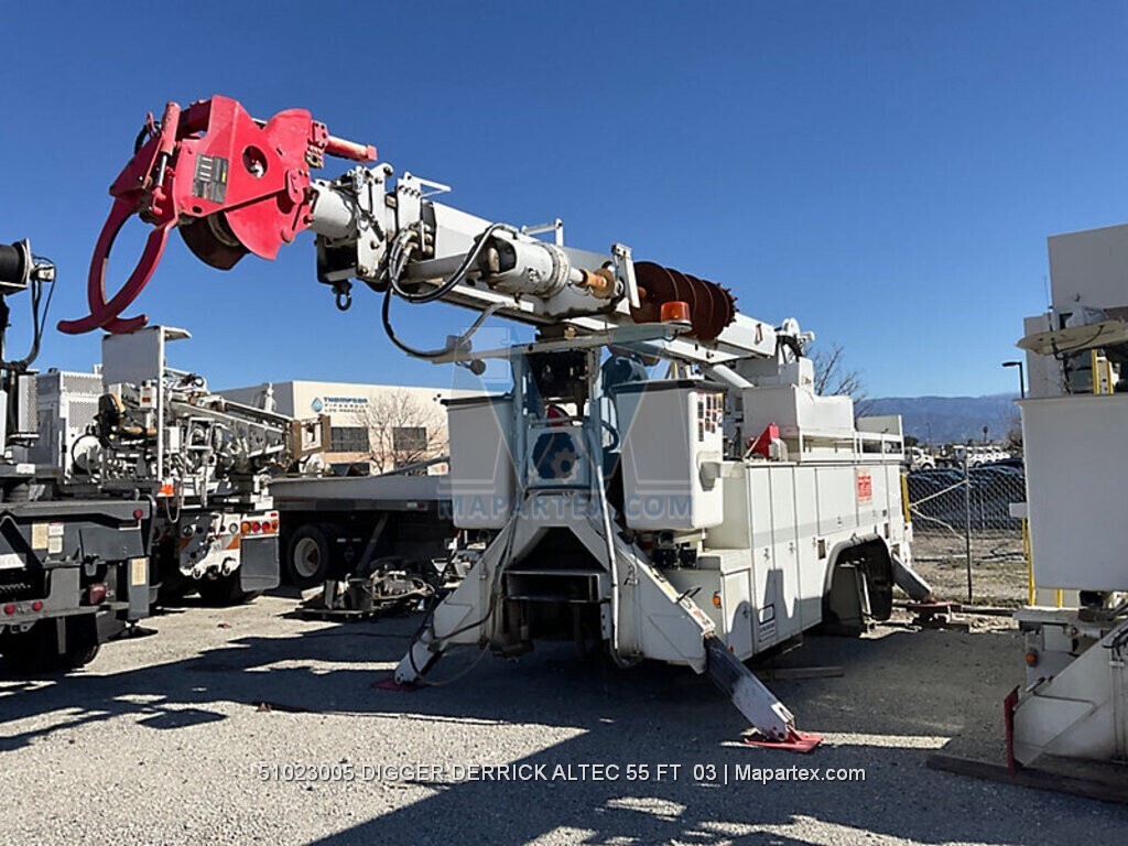 DIGGER DERRICK ALTEC 55 FT