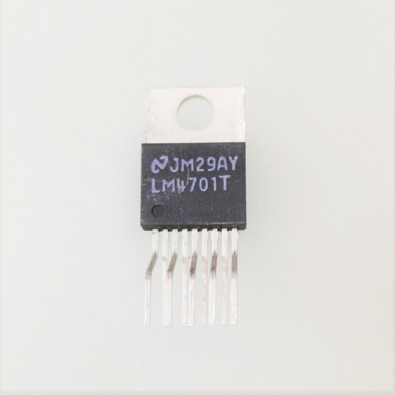 IC LM4701