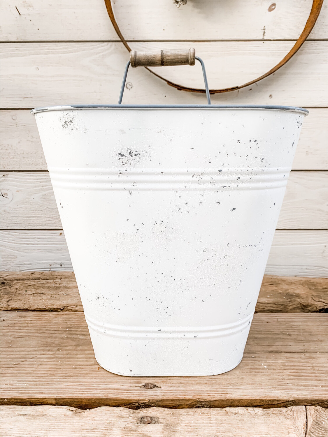 Wall Bucket L