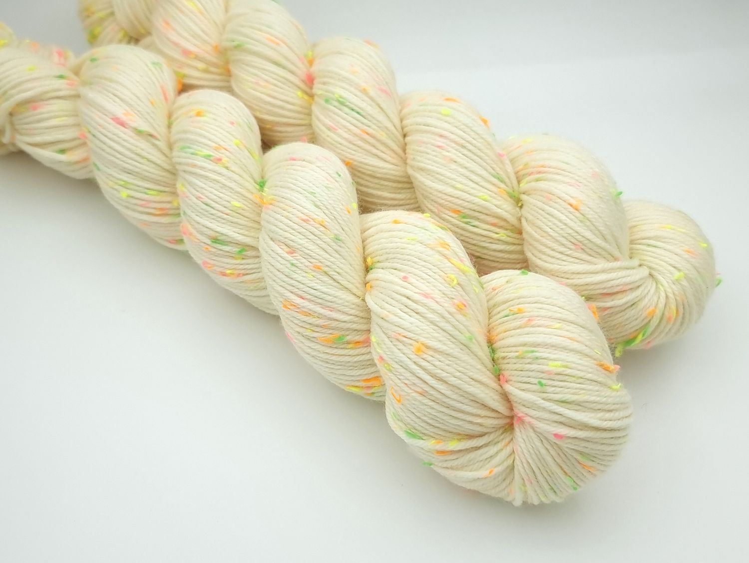 Ladybug Neon Tweed 212m/100g