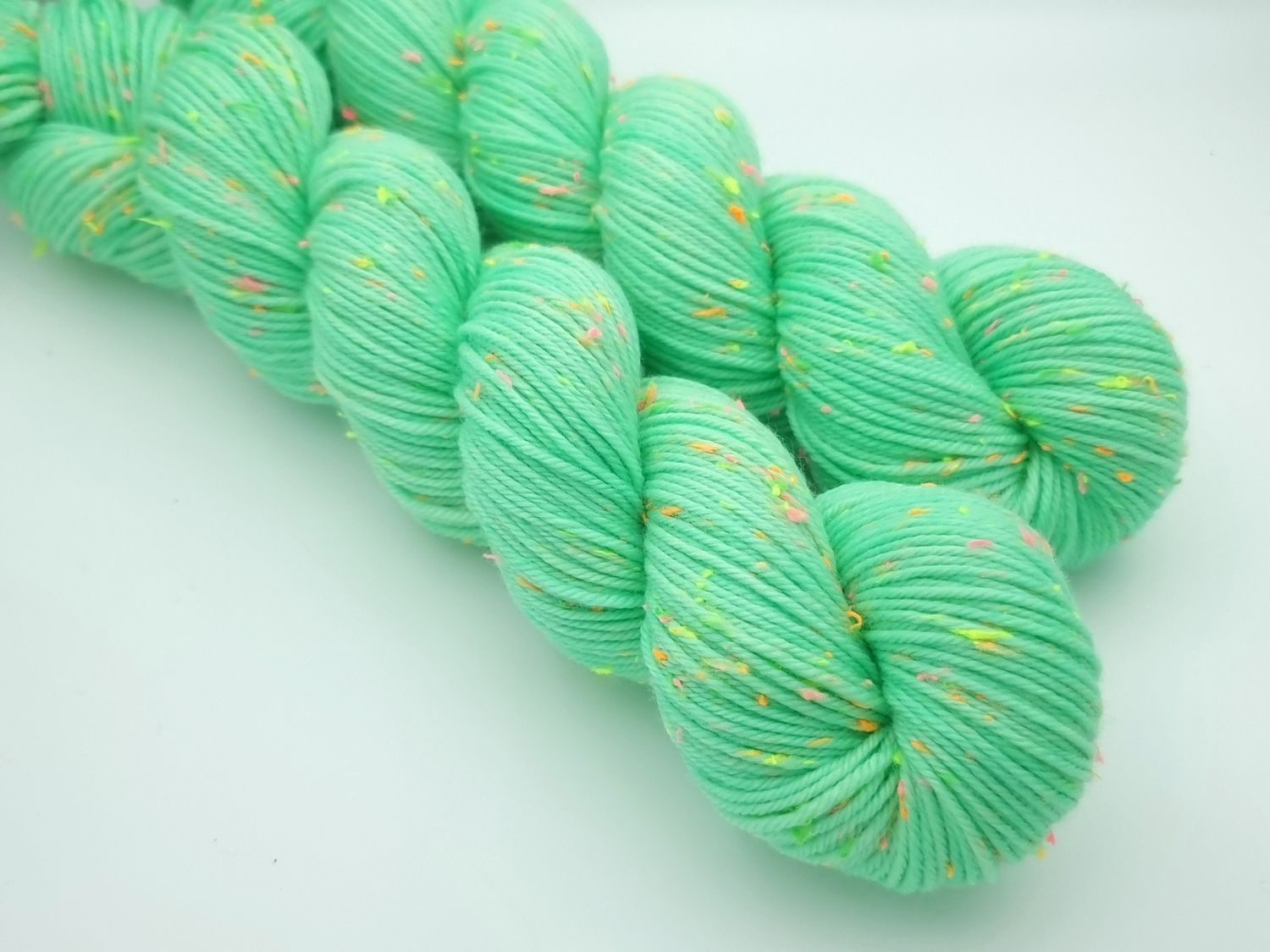 Mint Ladybug Neon Tweed 212m/100g
