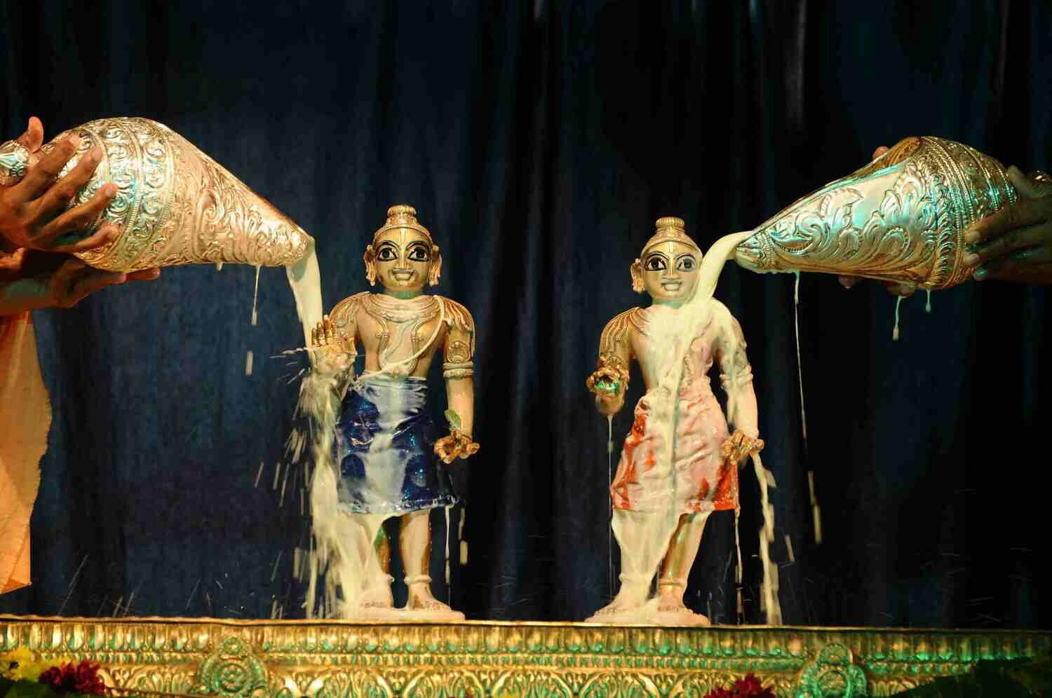 Abhishek – sponsor services – ISKCON Saint Louis