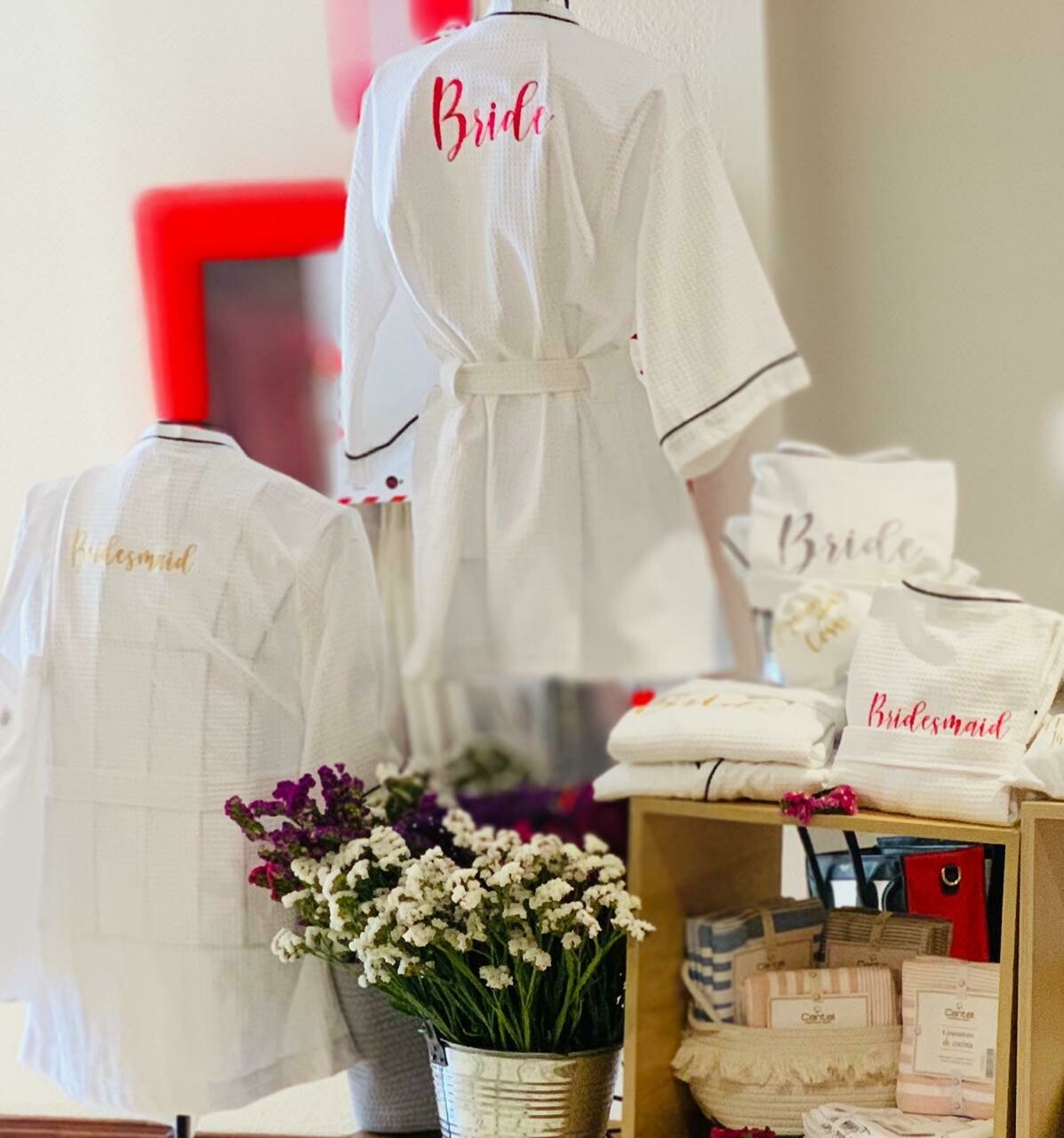 BATA WAFFLE BLANCA NOVIA UNITALLA CON BORDADO BRIDE FUCSIA