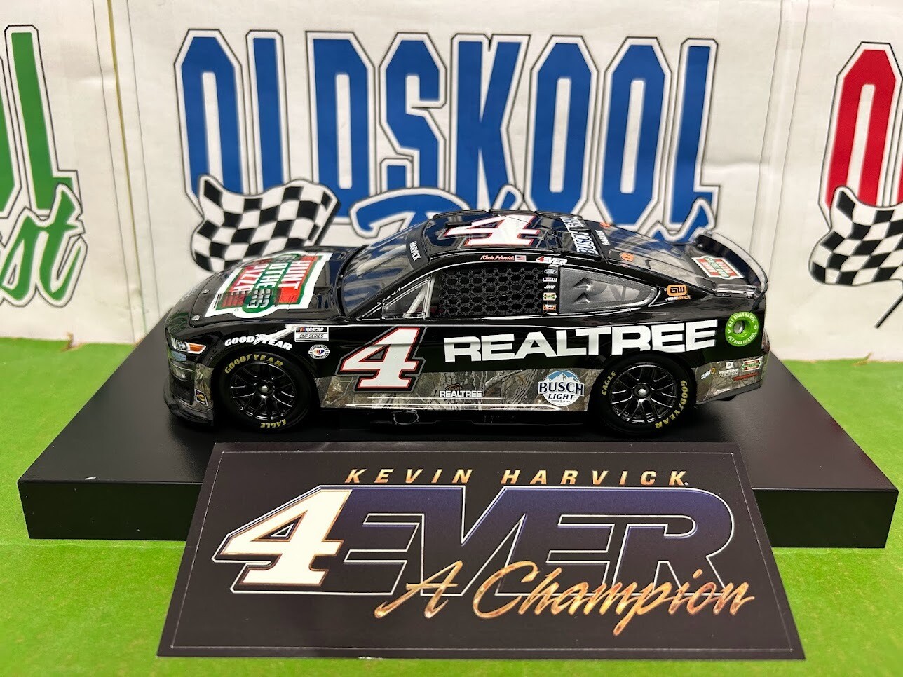 Kevin Harvick #4 Hunt Bros Pizza Realtree Black 2023 Nascar Cup 1:24