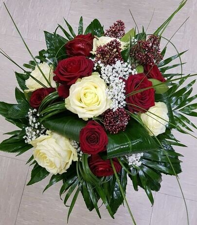 Bouquet roses rouges et blanches