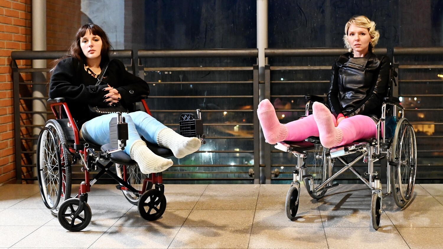 Alessia Blue DLLC & Svitlana Pink DLLC - VIDEO 01: Dramatic fall on stairs