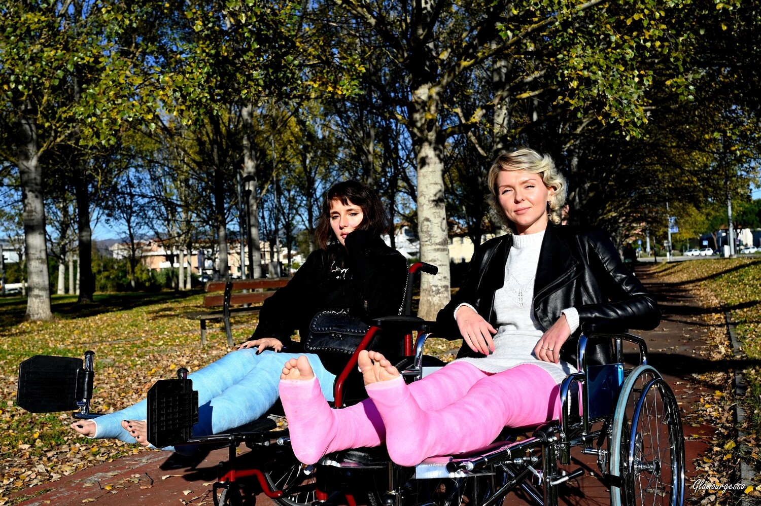 Glamourgesso - Alessia Blue DLLC & Svitlana Pink DLLC - Cast Fetish ...