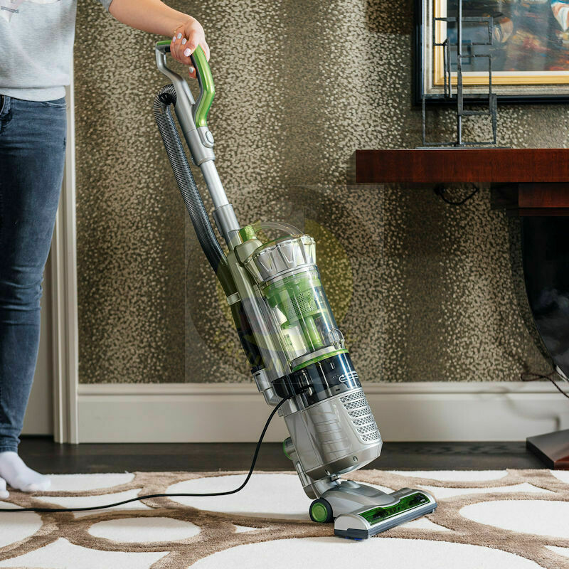 OVATION BAGLESS UPRIGHT LIGHTWEIGHT SIL/GREEN VACUUM (5401)