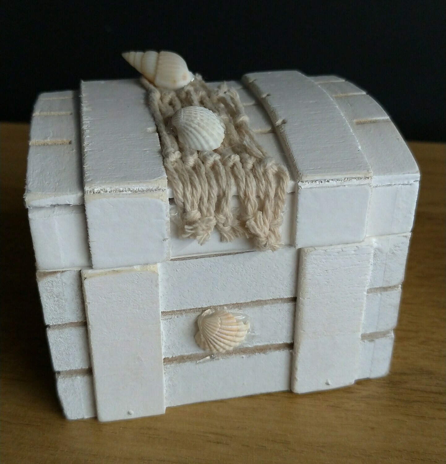 PETIT COFFRE A TRESORS AVEC FILET BOIS BLANC