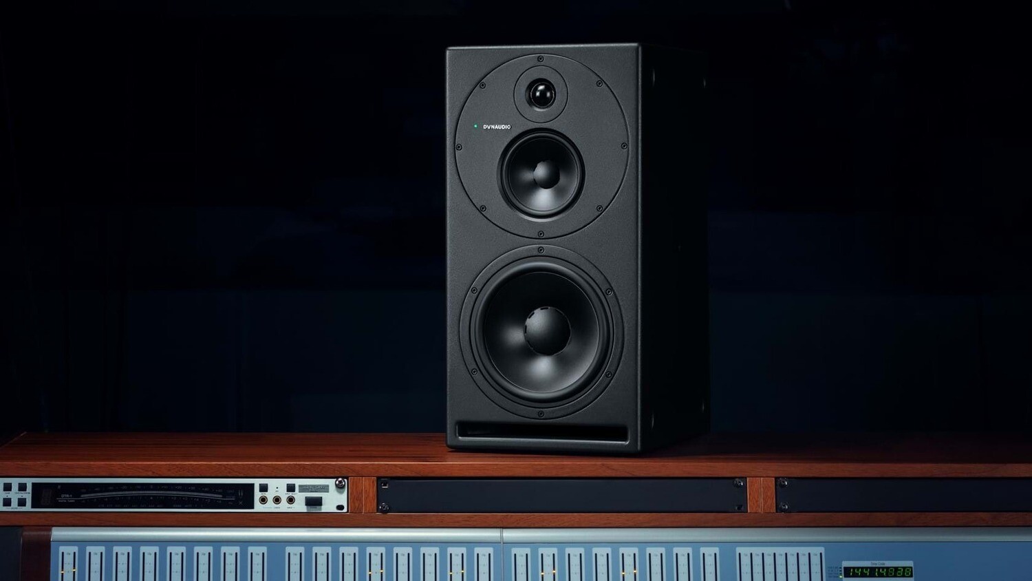 DYNAUDIO PROFESSIONAL CORE 59 (UNITE) chez YESAUDIO