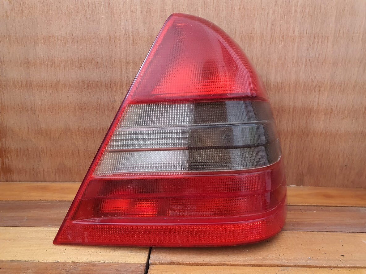 Mercedes Benz W202 Right Taillight mercedes-benz-w202-right-taillight