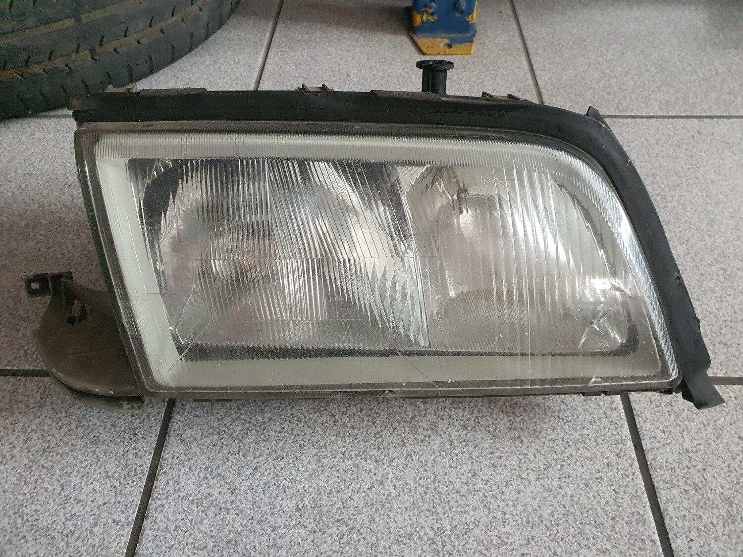 Mercedes-Benz W202 Pre-facelift Right Headlight with chip
