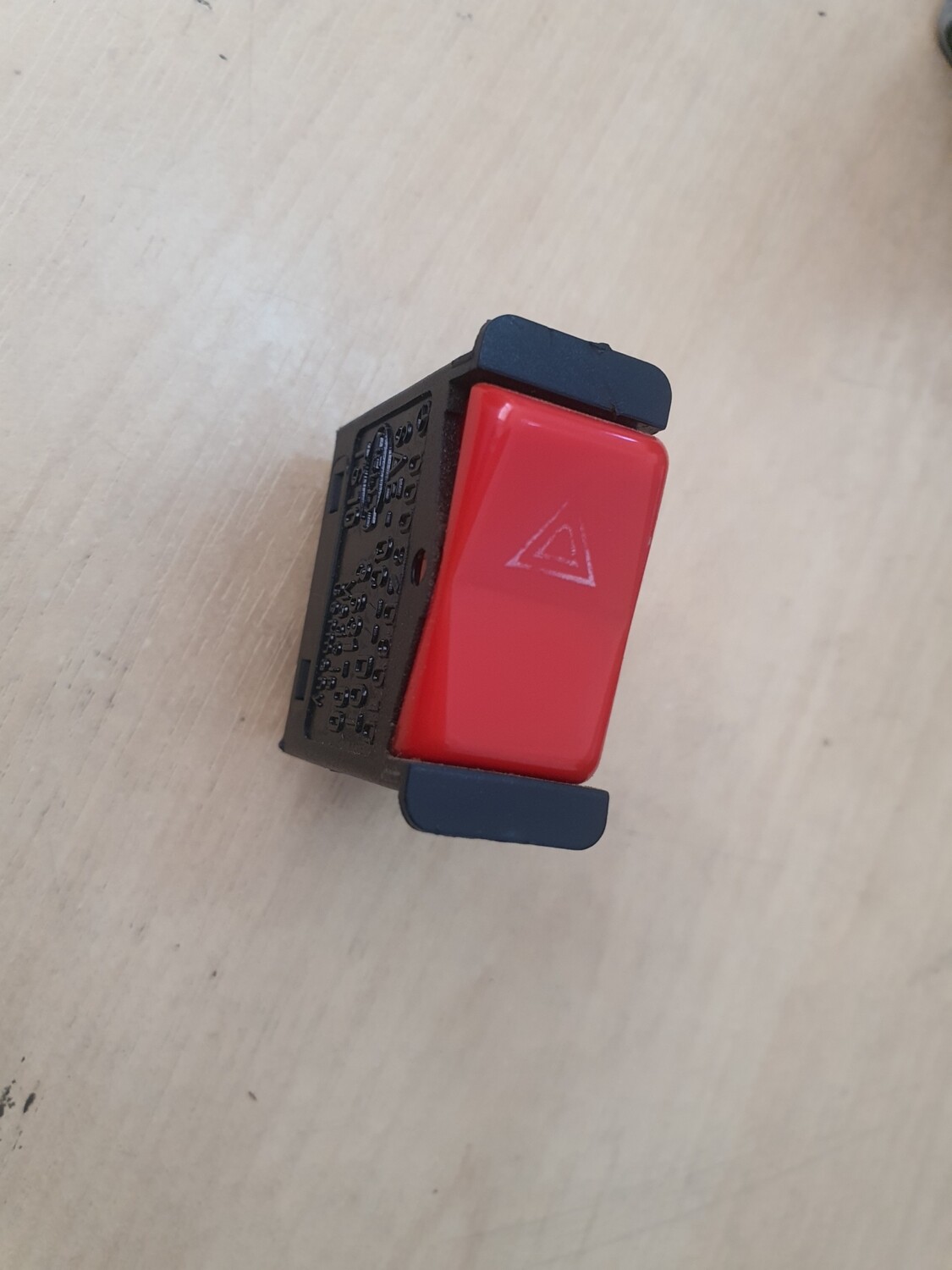 Mercedes-Benz Hazard Switch 0008209010 (W123/W126)