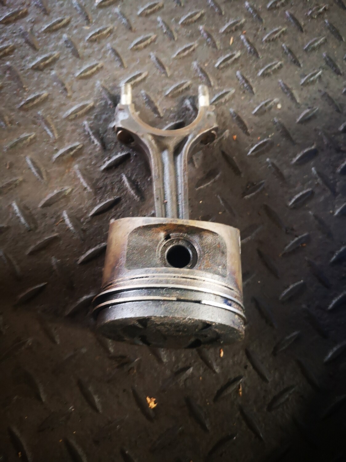 Mercedes-Benz Piston With Conrod (M110)