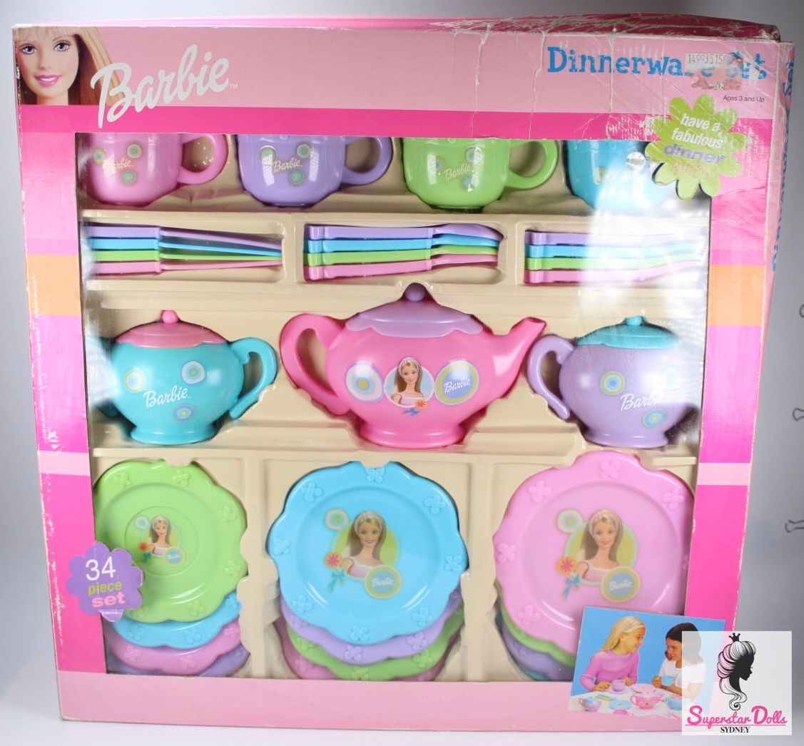 2002 Barbie Dinnerware set