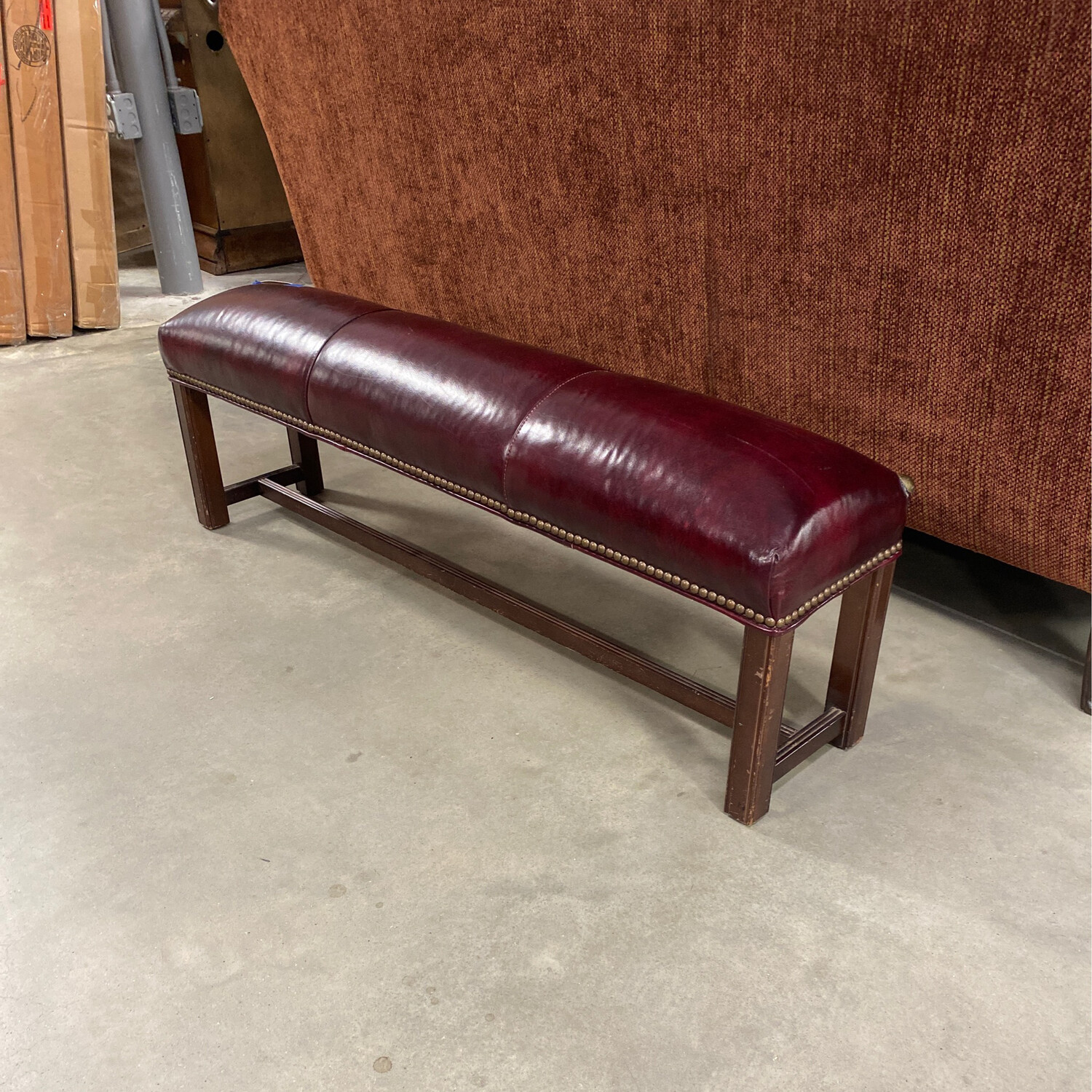 SMALL LEATHER BENCH