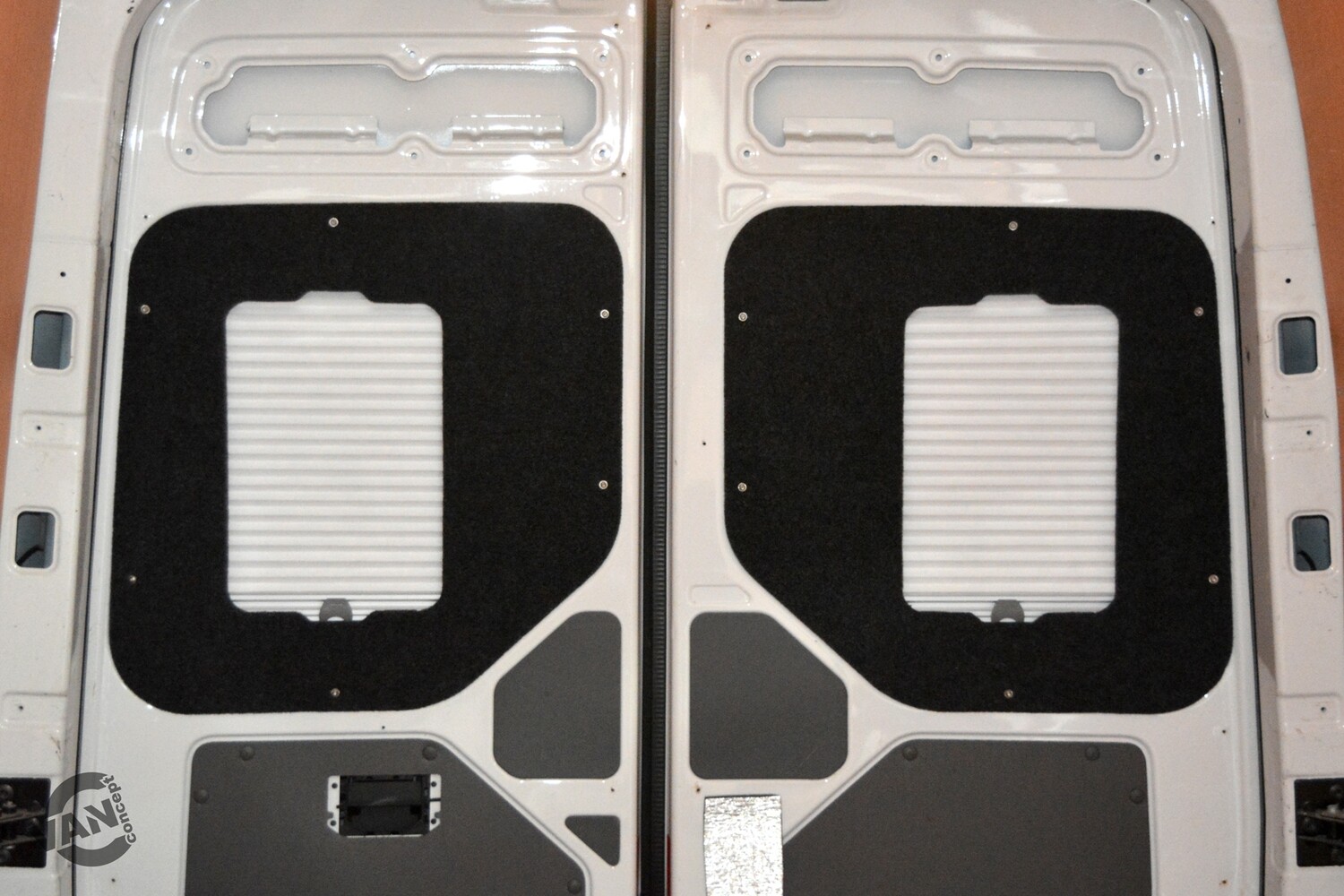 Rear Door Window Integrated Blind