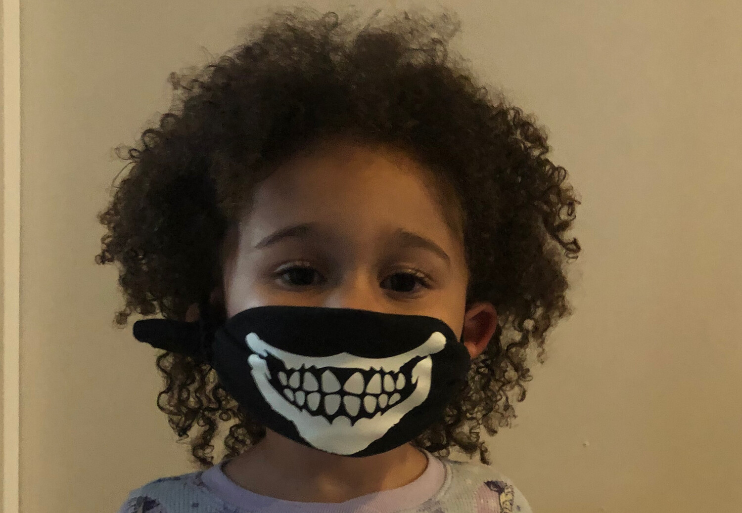 Black Mask/Glow In The Dark Skeleton Mouth