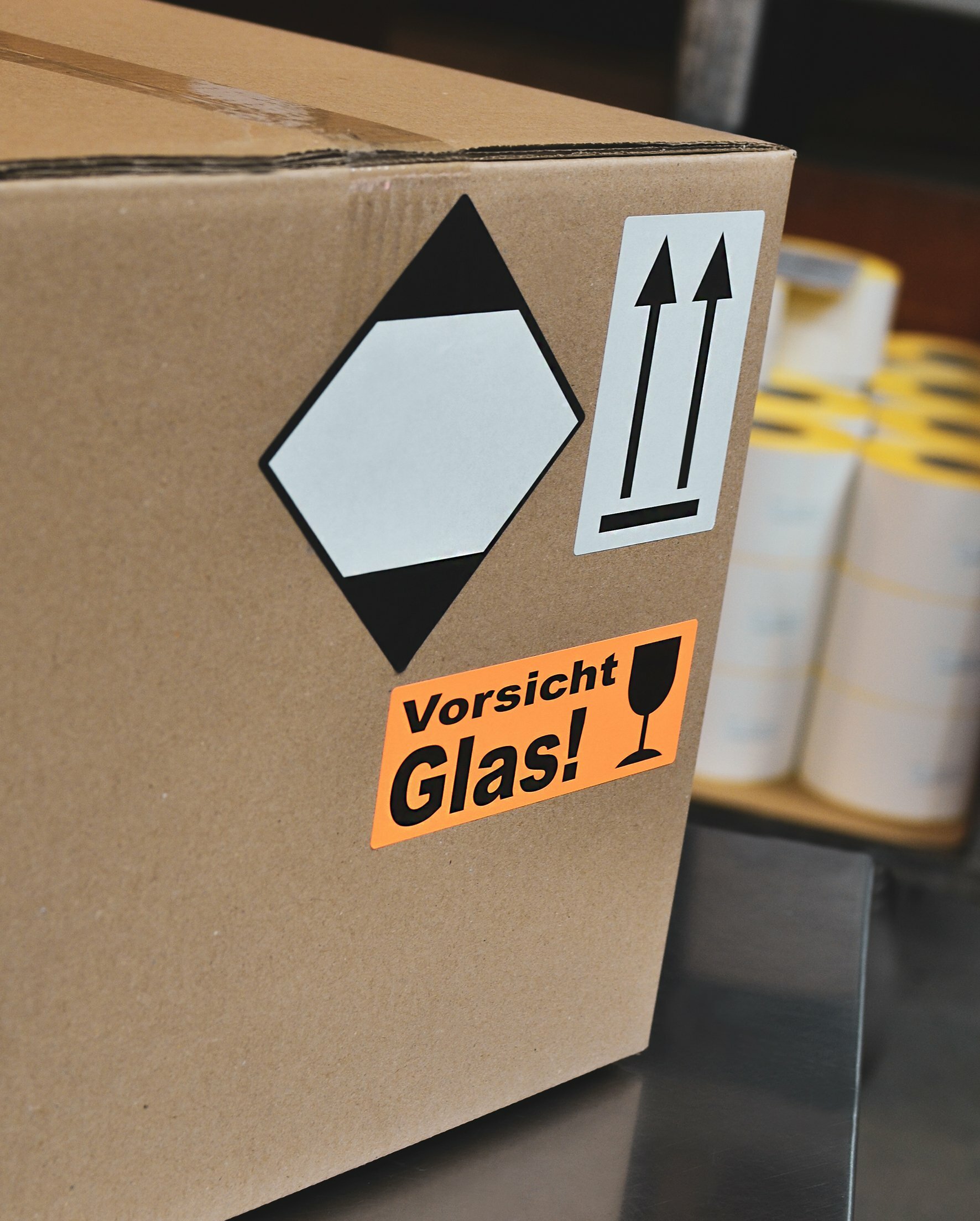 Gefahrgut- und Transportetiketten