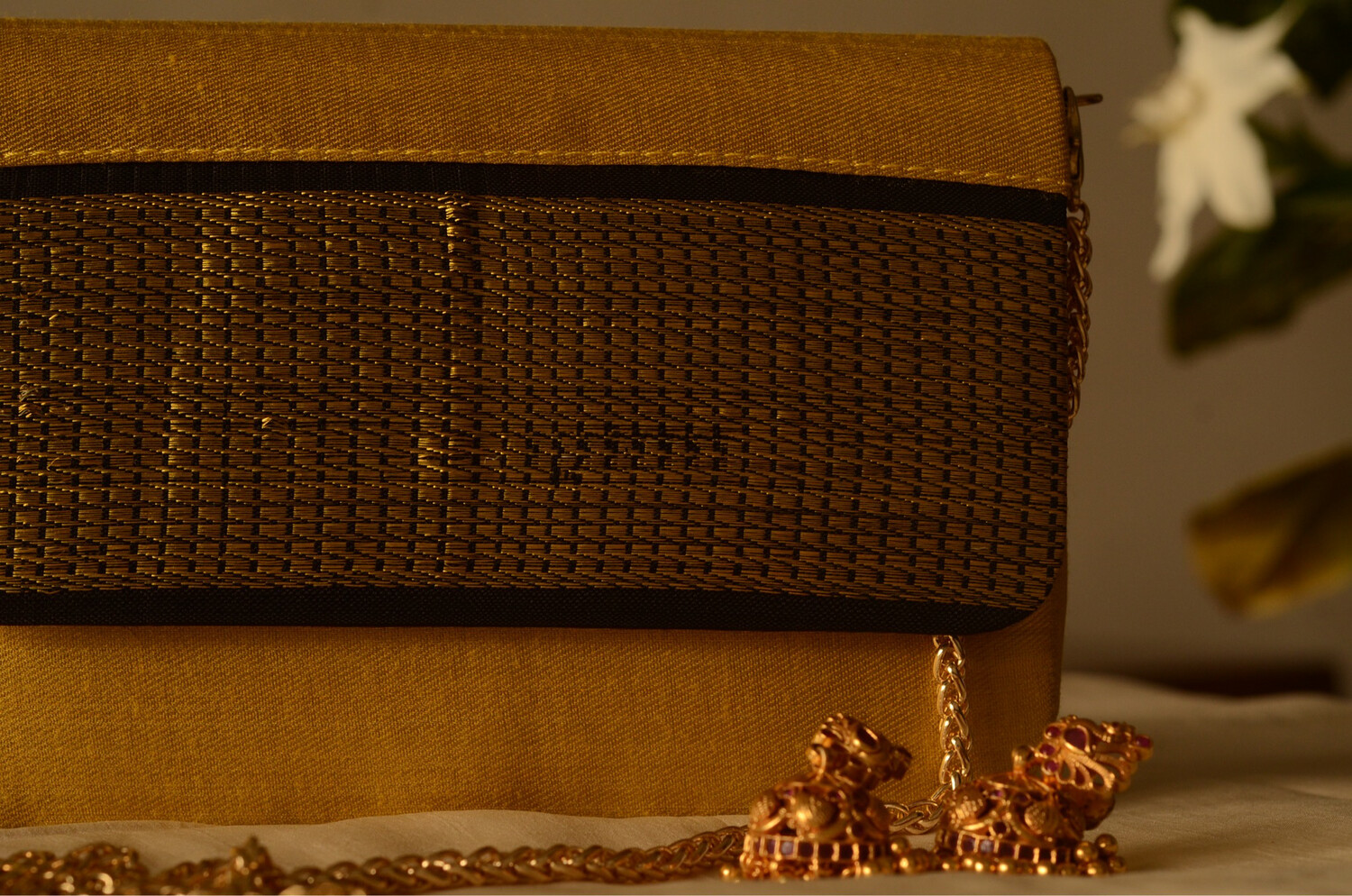 Black Varambu Pinnal