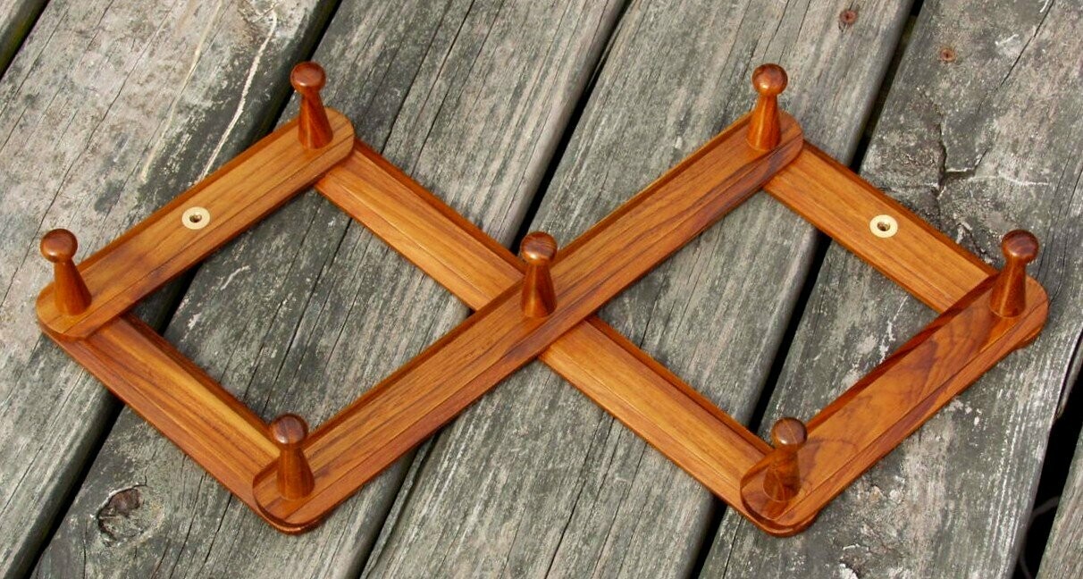 Collapsable Teak Pegs