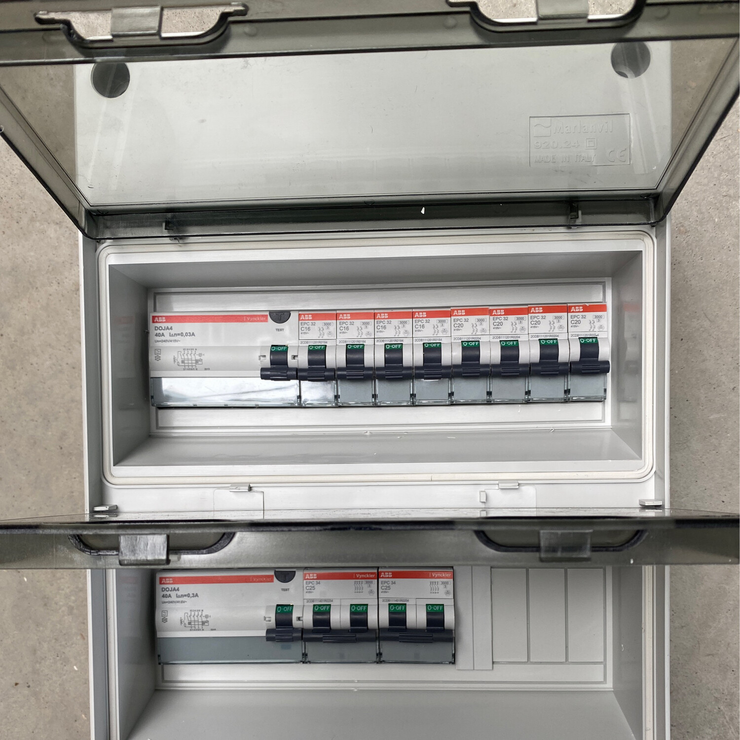 Voorbedrade zekeringskast 24 modules Abb – Omni-Electric – Webshop