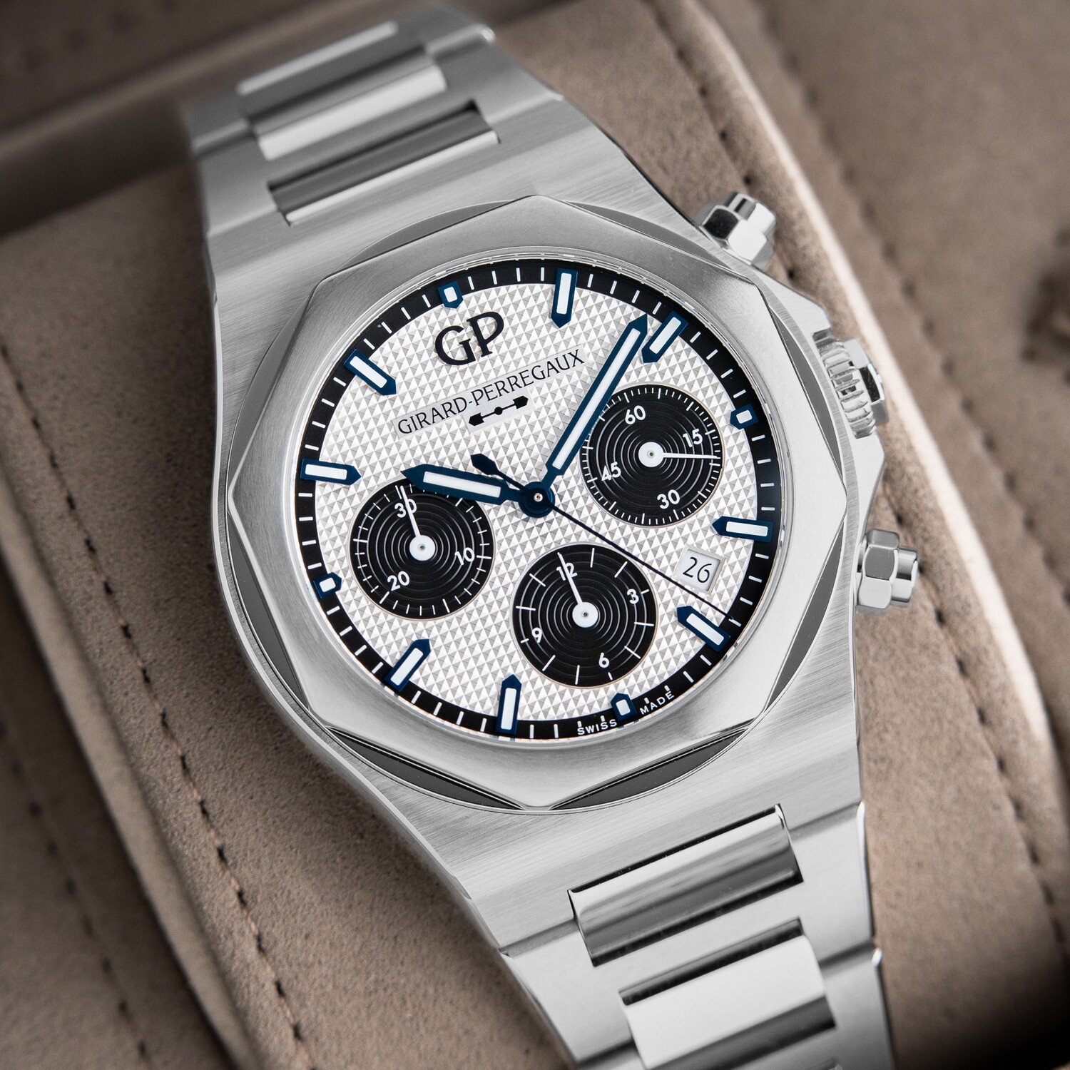 Girard Perregaux Laureato Chronograph Steel Panda 81020 Automatic 42mm
