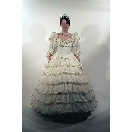 robe à crinoline crème petit volant