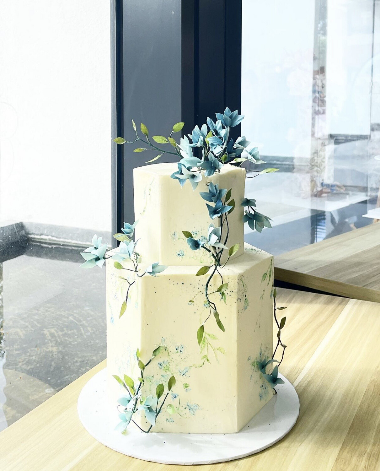 Hexagon Cake in 2 Tiers