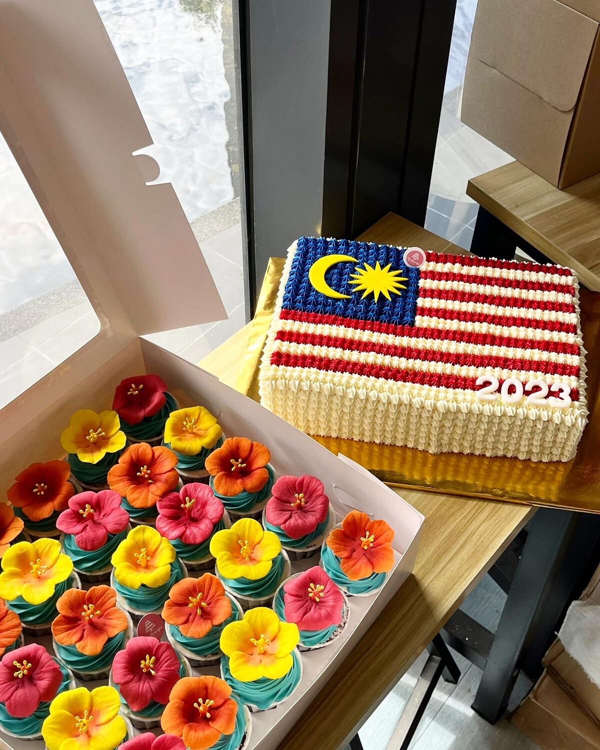 Malaysia Merdeka Hibiscus Cupcakes