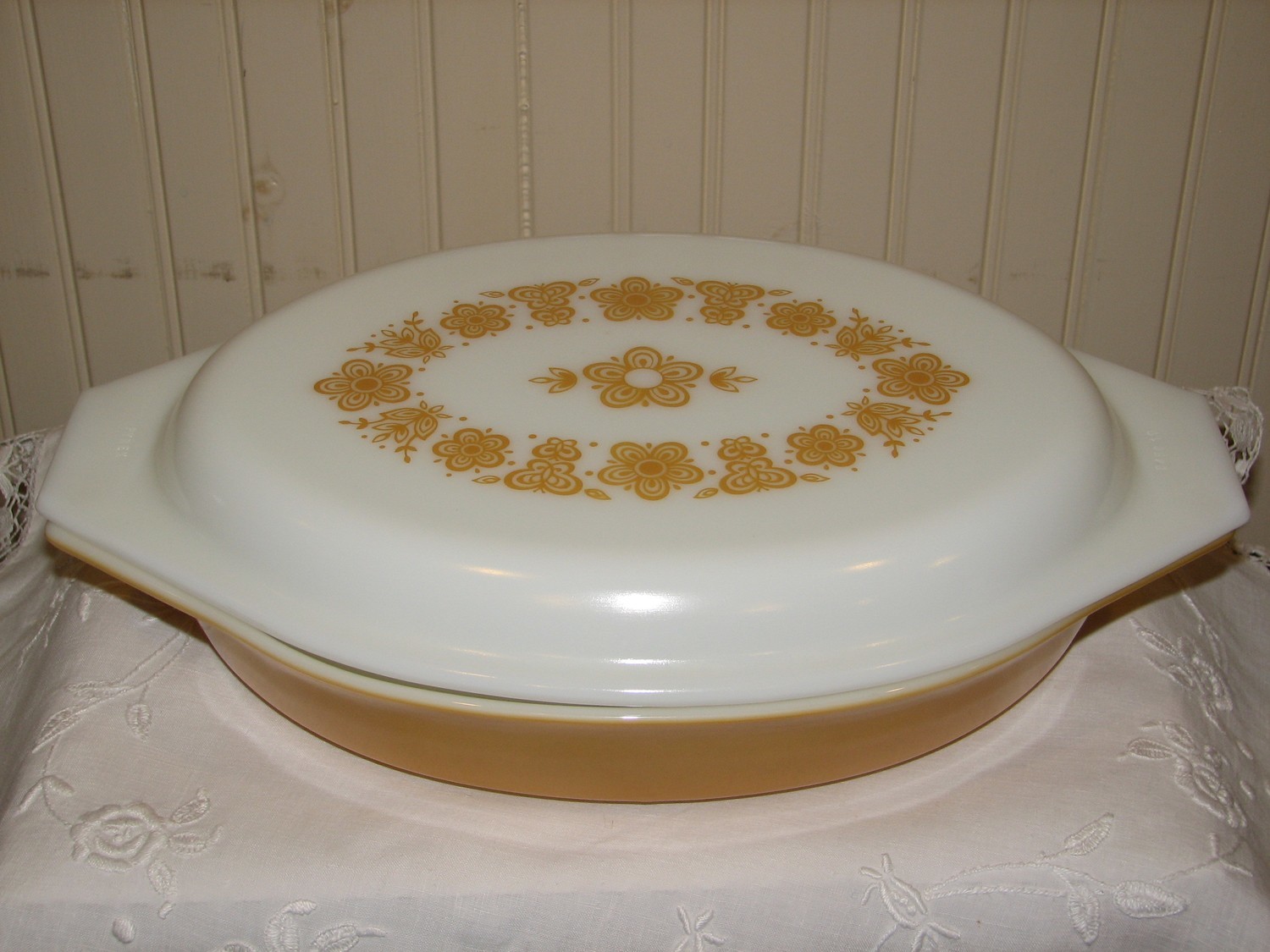 Pyrex, Divided Vegetable Dish W/Cover, 1Qt, Butterfly Gold Pattern