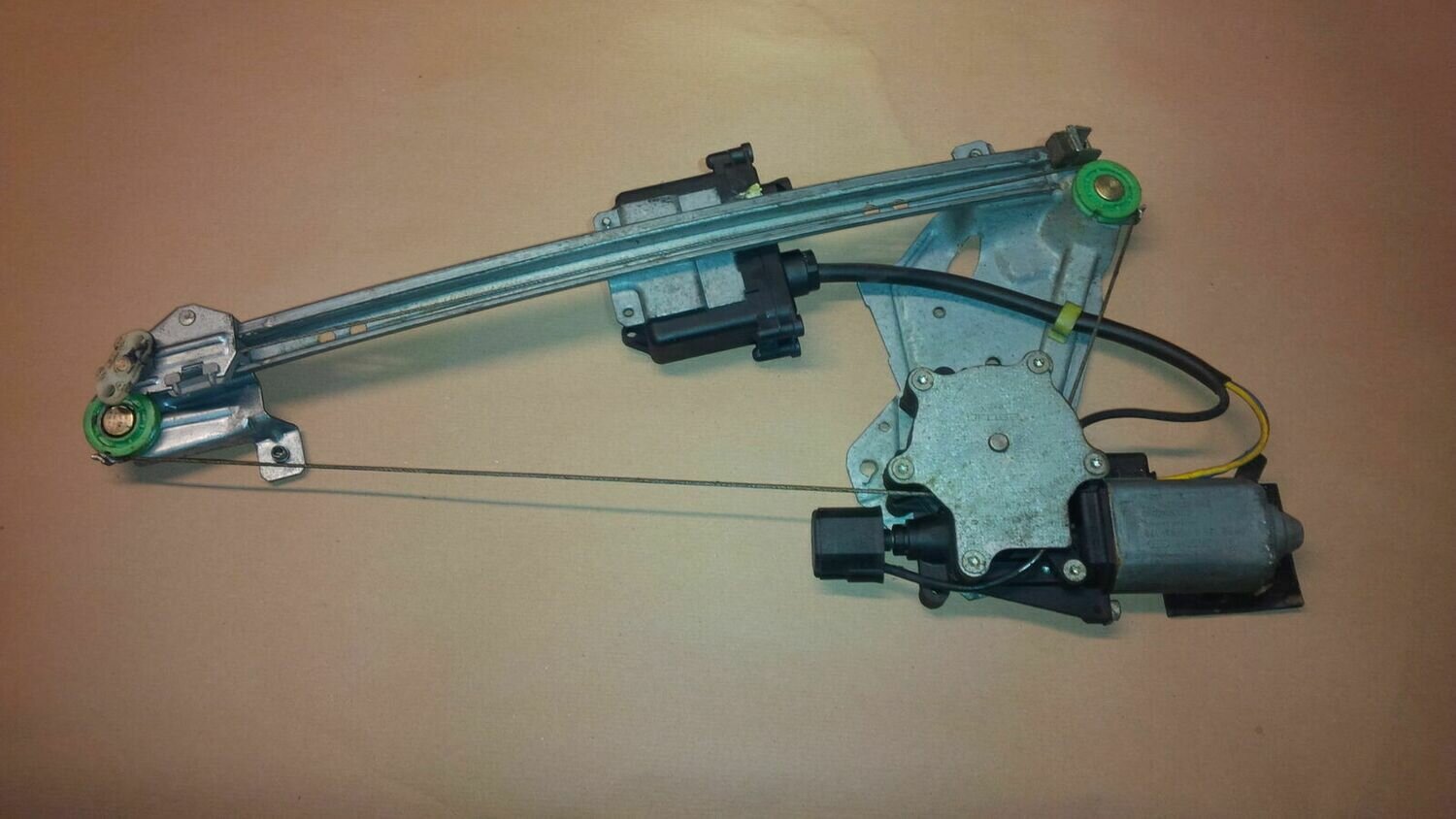 WINDOW REGULATOR MOTOR Rear Left Senator B Carlton Lotus 1987-94