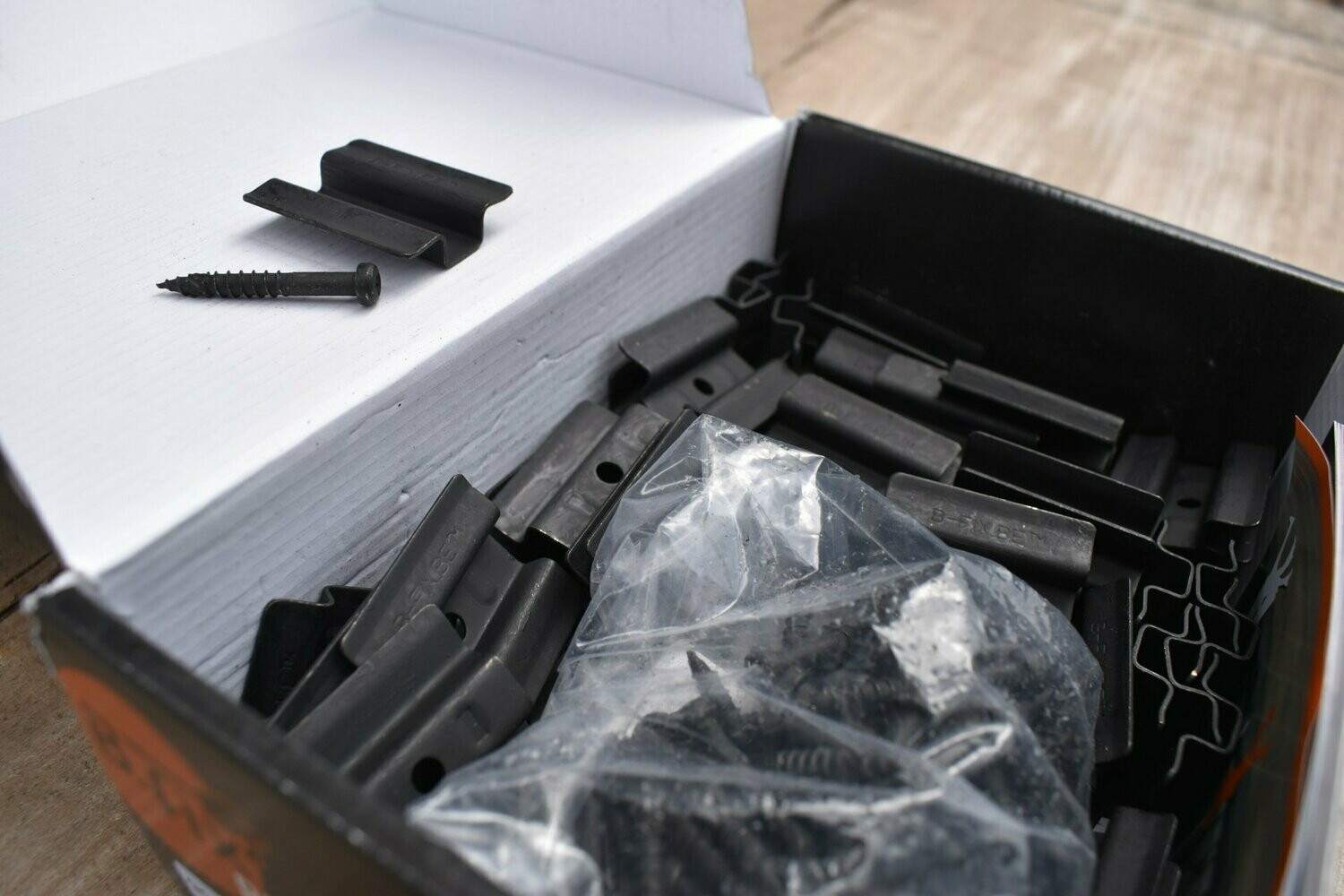 Clips inox pour fixation invisible